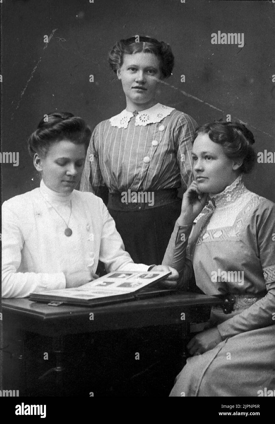 Anna, Lotten and Greta Blomström. Anna, Lotten och Greta Blomström ...