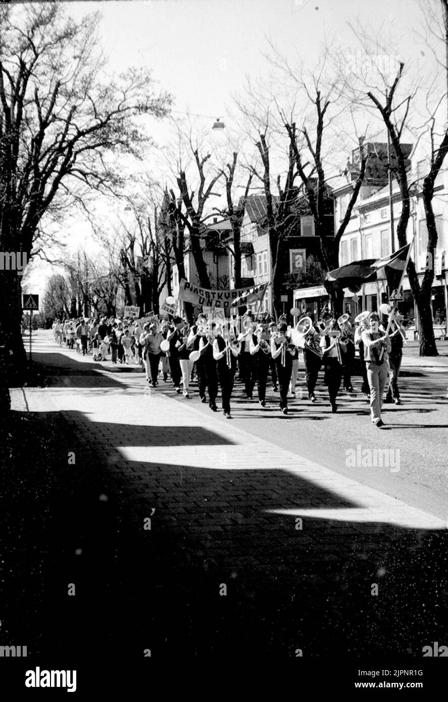 School children march in Black and White Stock Photos & Images - Alamy
