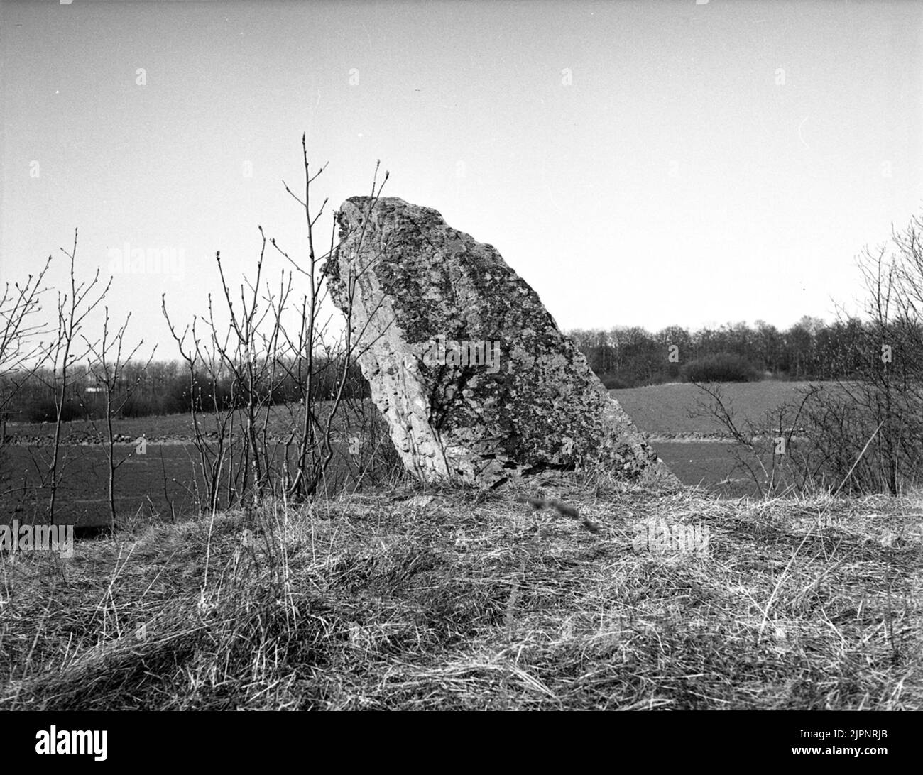 Rest stones, erect halls, called "Gökuma kara" in Gatugården's ...