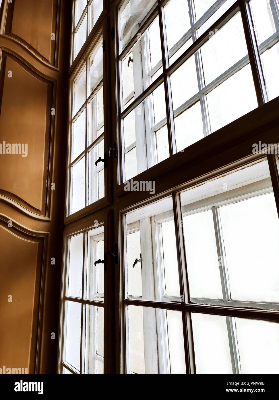 Big window frame texture hi-res stock photography and images - Alamy
