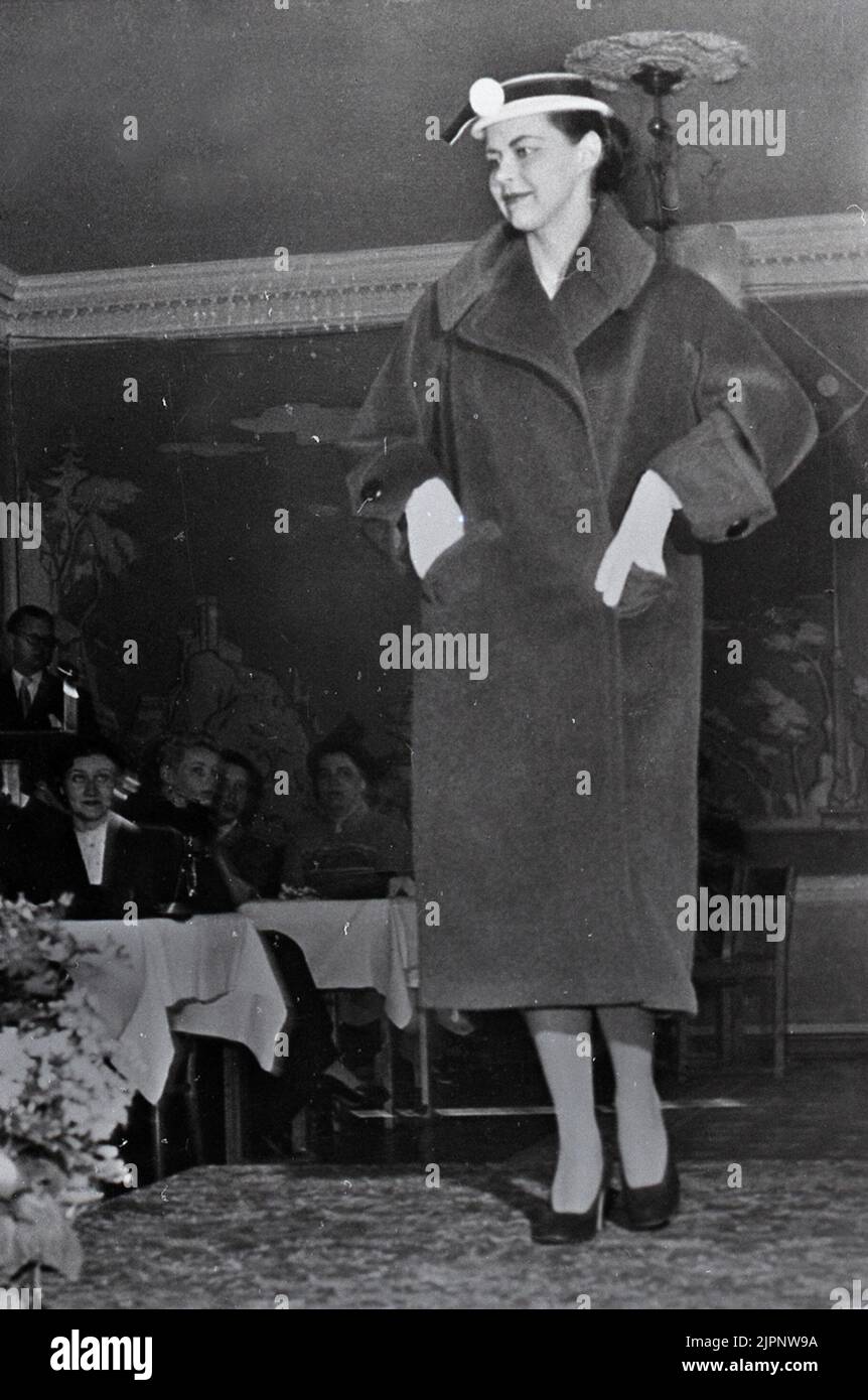 Firma AB N. Ekman. Fashion cavalcade in 1954 in conjunction with the ...