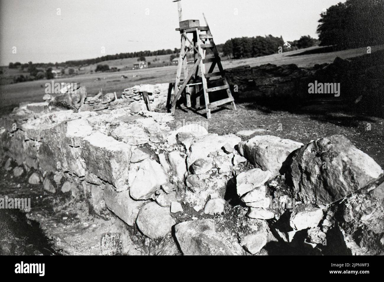 Eastern House. The eastern part of the northern wall. Östra huset ...