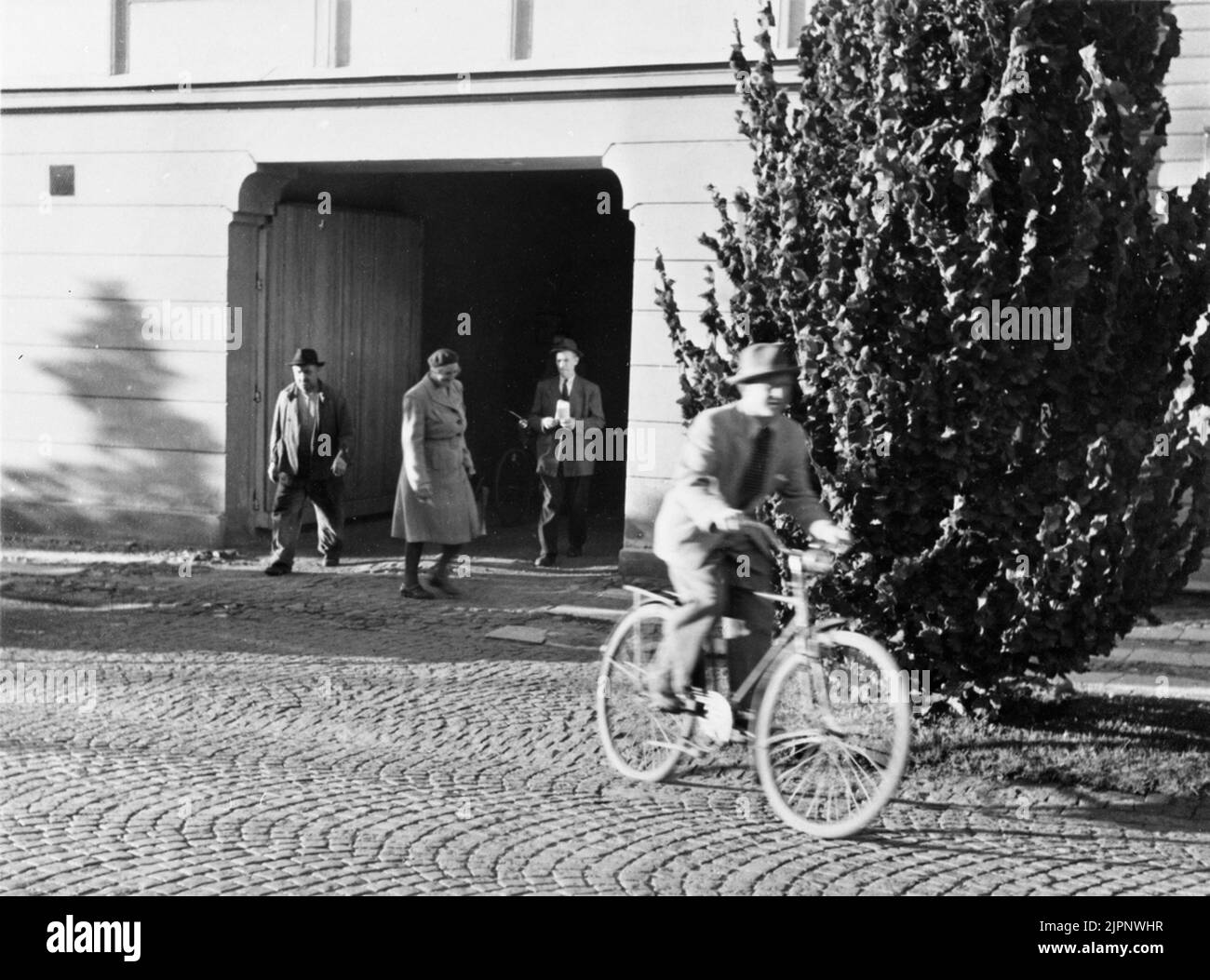 Haglund's drop -down banner. Haglunds rullgardinsfanrik Stock Photo - Alamy