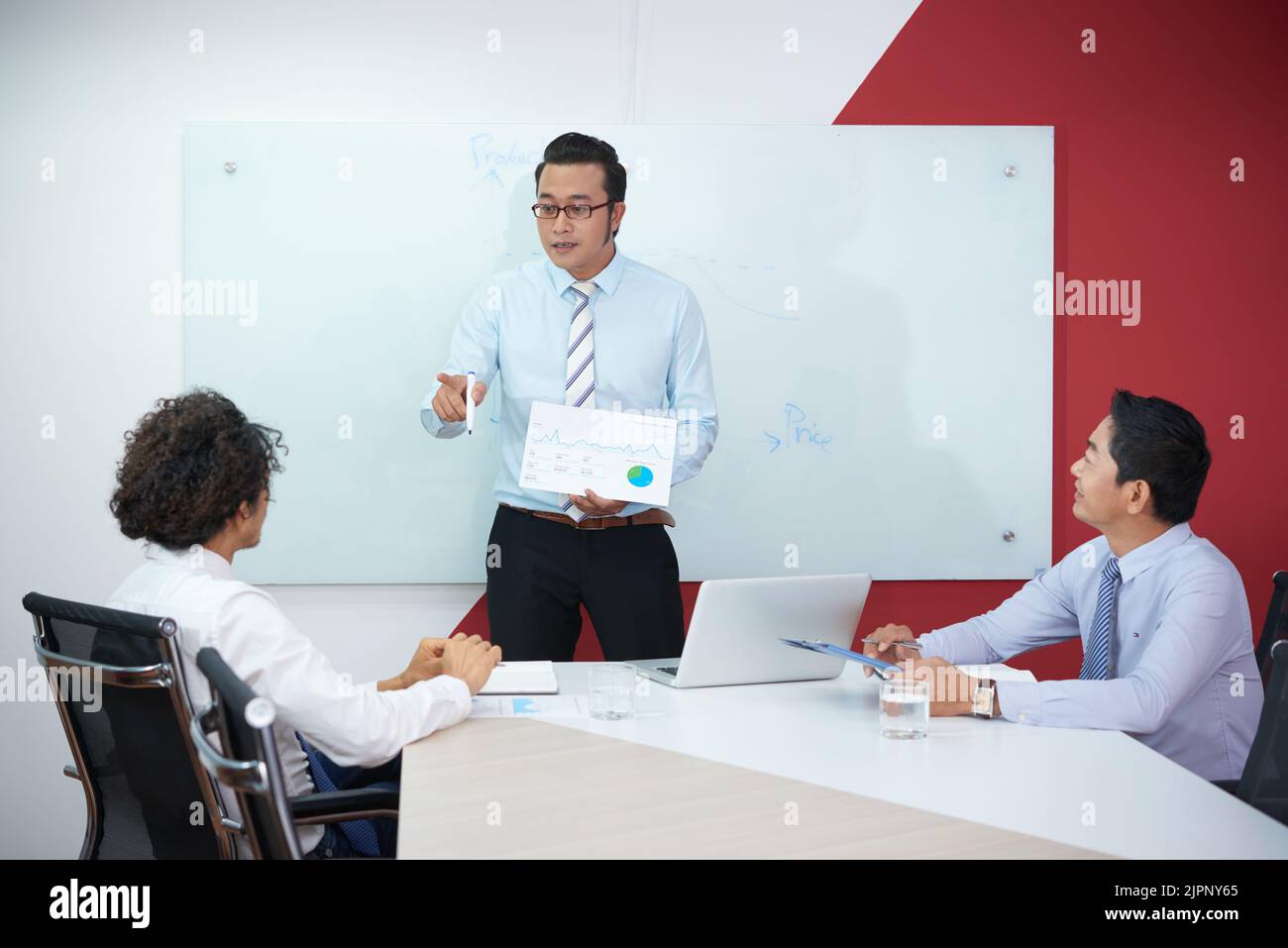 Asian business trainer explaining financial diagram to entrepreneurs ...