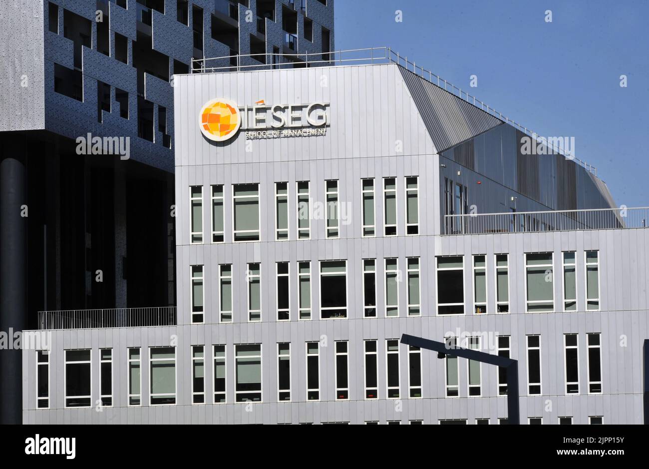 FRANCE. HAUTS-DE-SEINE (92) PARIS LA DEFENSE. IESEG SCHOOL MANAGEMENT ...