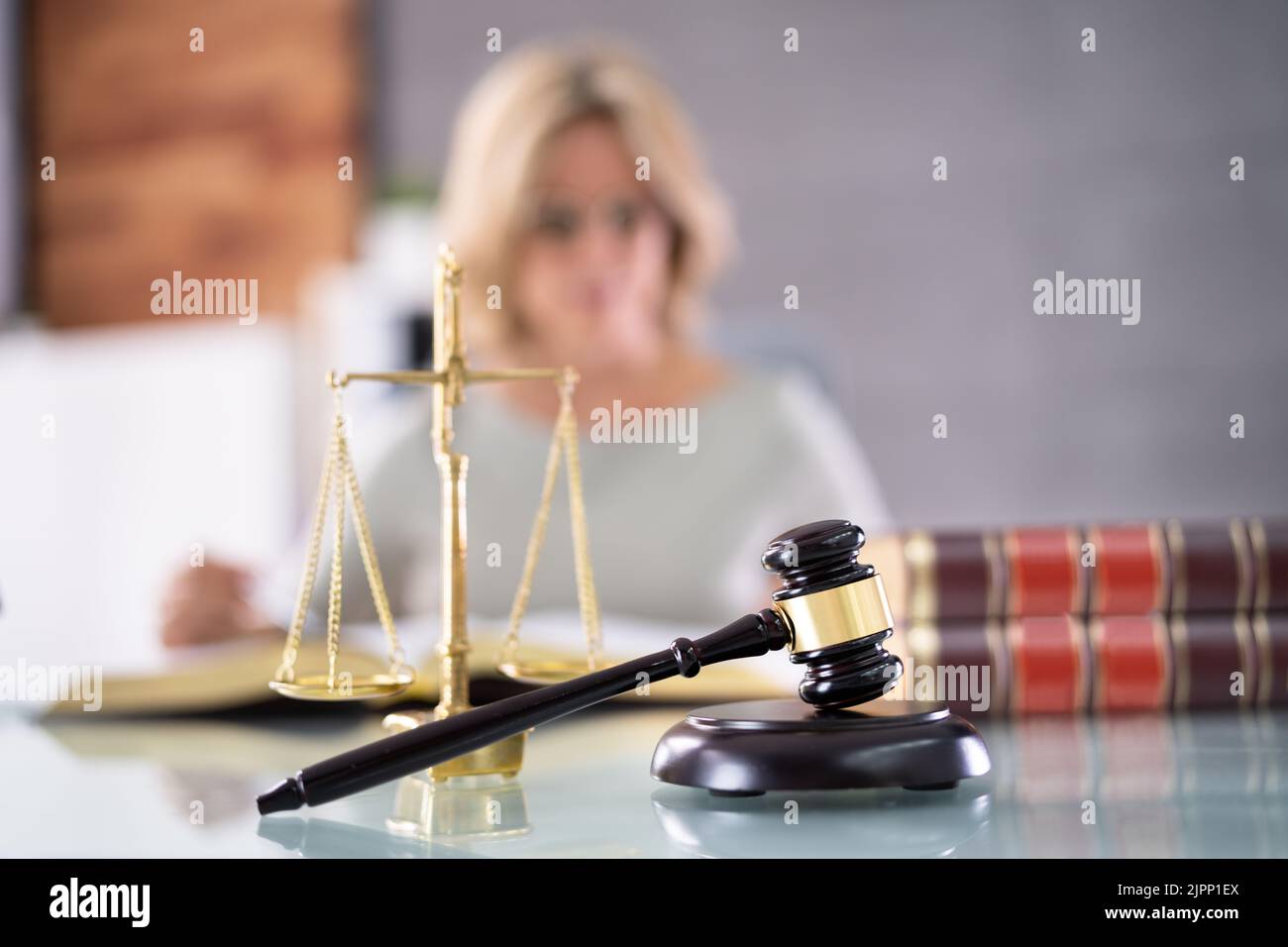 Judge desk hi-res stock photography and images - Alamy