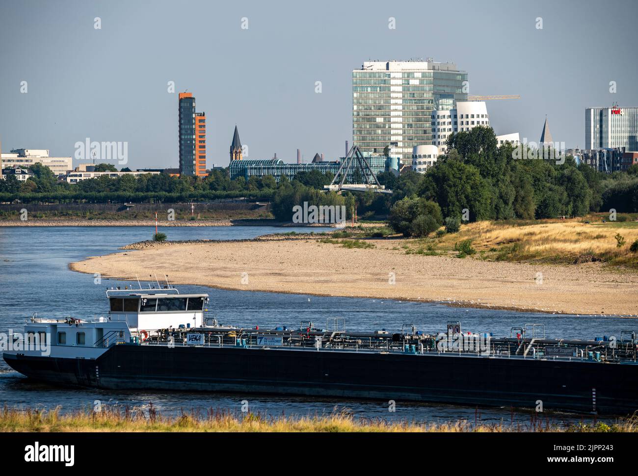 Rhine near Düsseldorf, extremely low water, Rhine level at 47 cm ...