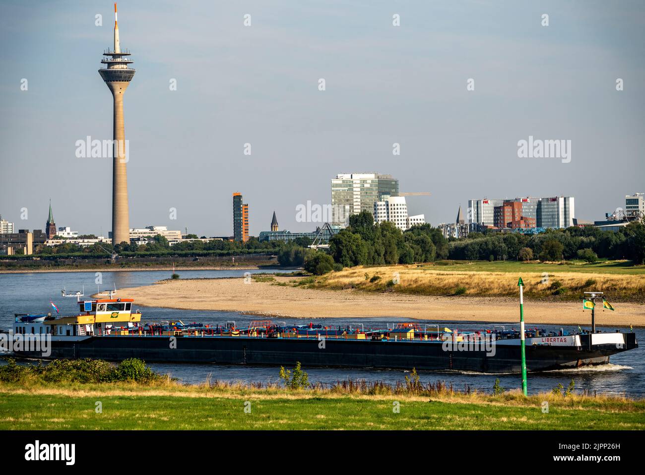 Rhine near Düsseldorf, extremely low water, Rhine level at 47 cm ...