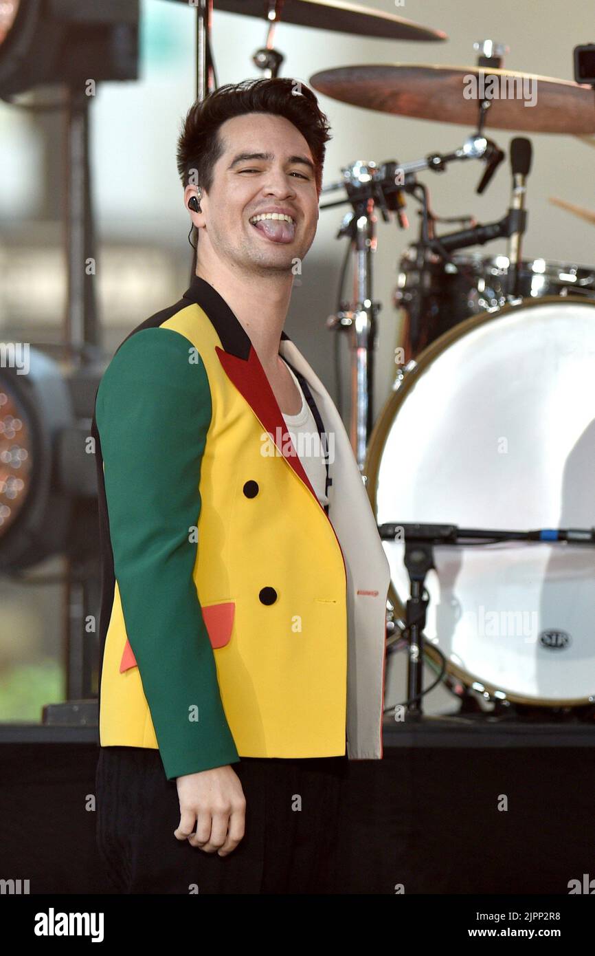 Brendon urie red carpet hi-res stock photography and images - Alamy