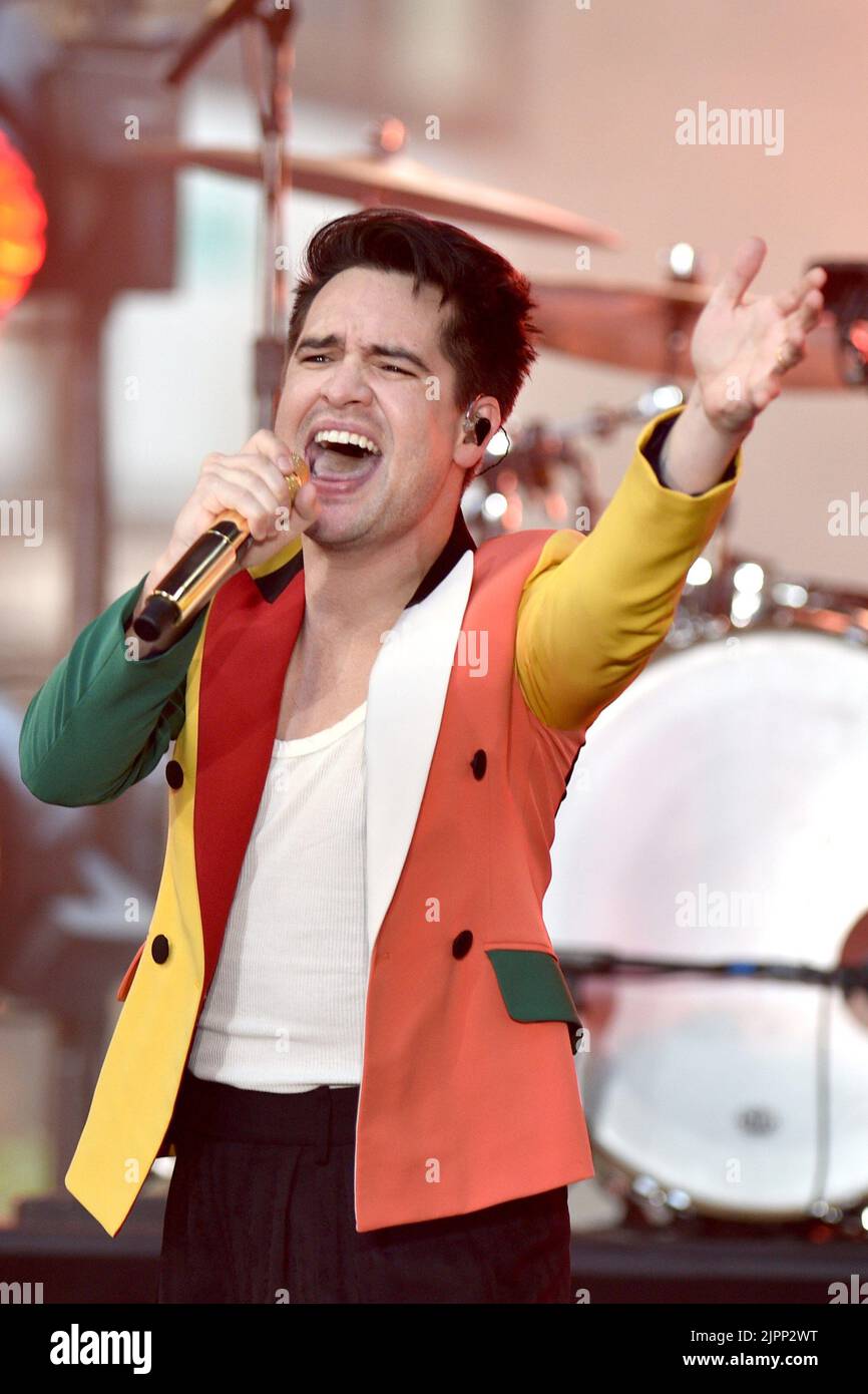 Brendon urie red carpet hi-res stock photography and images - Alamy