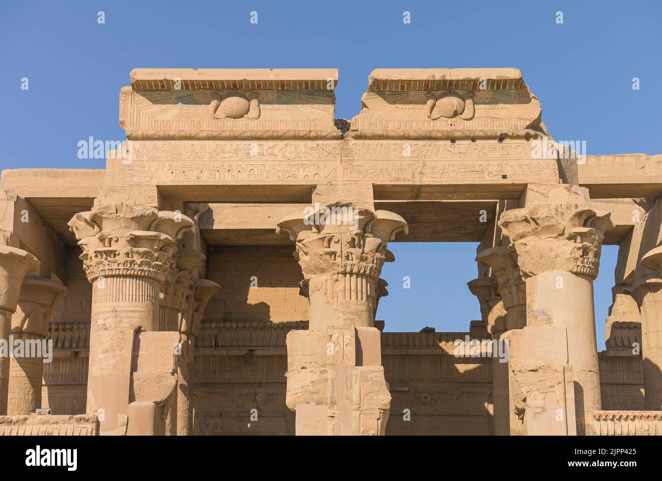 Giebel, Detail, Schlangen, Sonnenscheibe, Haupteingang, Haupttempel ...