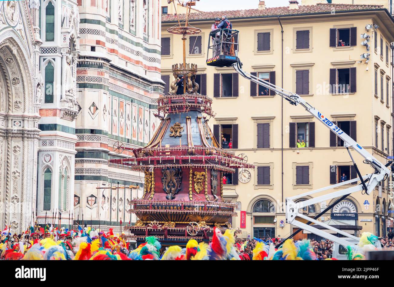 Explosion of the Cart festival, Piazza del Duomo, Florence, Tuscany ...