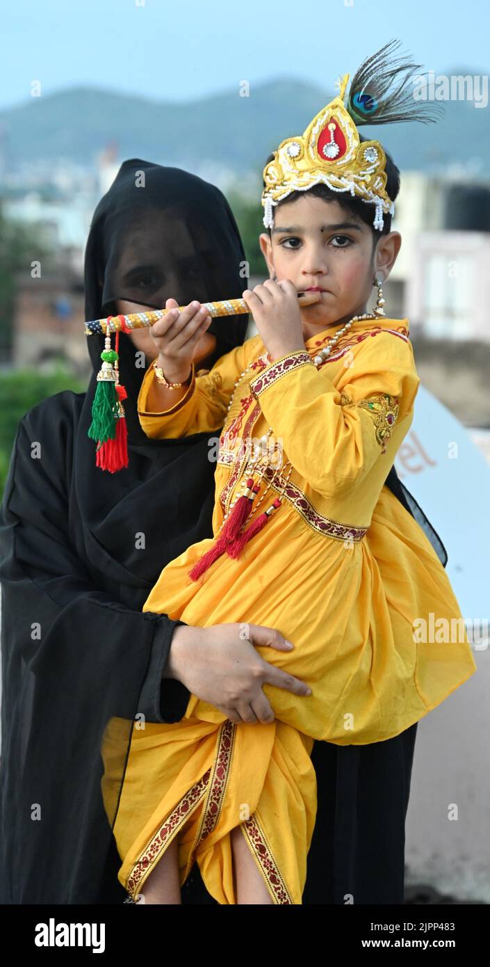 Ajmer, Rajasthan, India. 18th Aug, 2022. A muslim woman holds a child ...