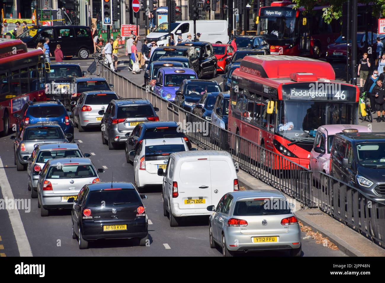 London Uk 19th August 2022 Increased Traffic On The Roads In Kings