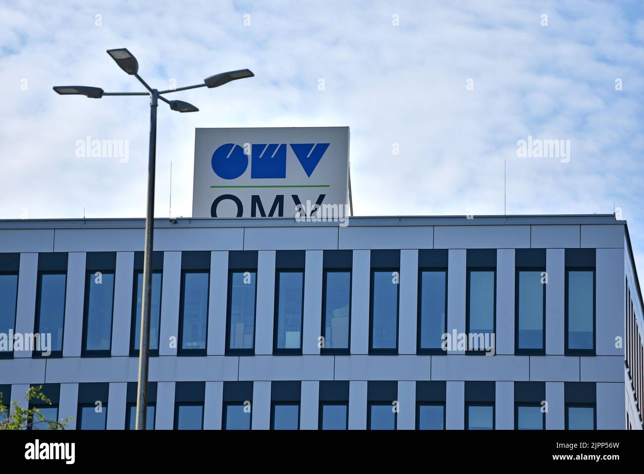 Raffinerie der OMV in Schwechat, Niederösterreich - OMV refinery in ...