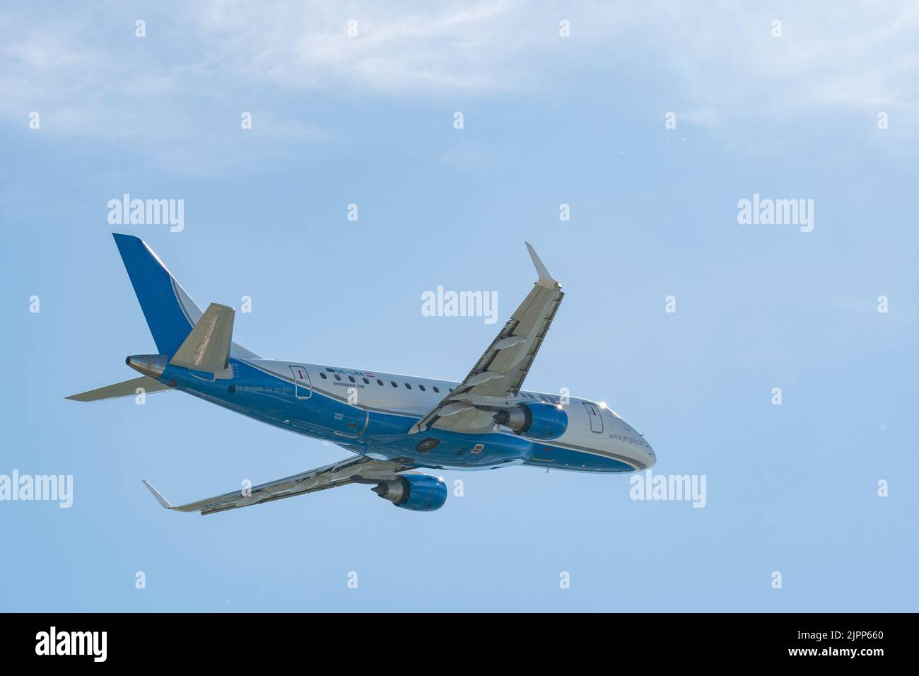 Embraer e 170 hi-res stock photography and images - Alamy