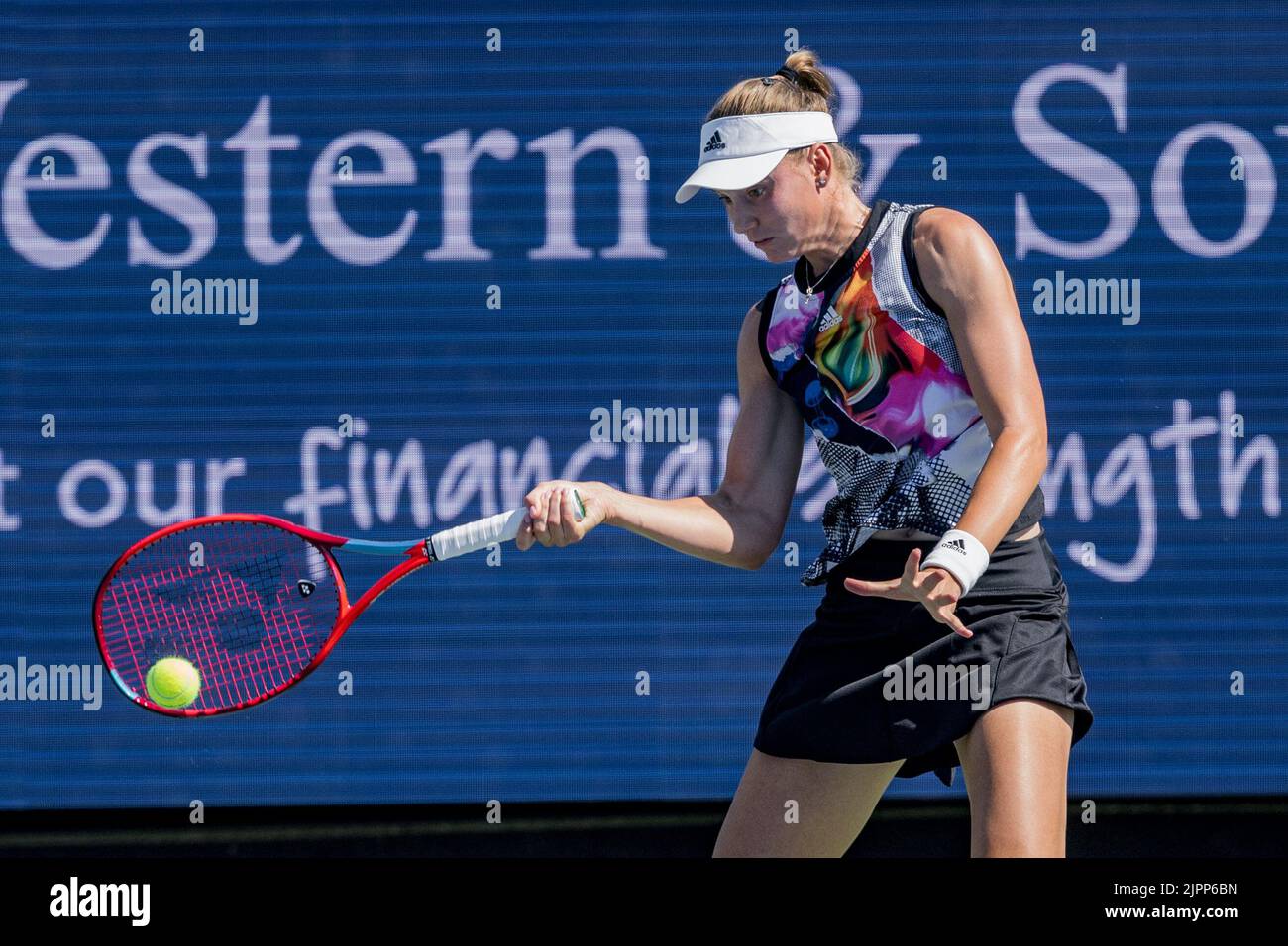 Mason, Ohio, USA. 19th Aug, 2022. Elena Rybakina (KAZ) hits a forehand ...