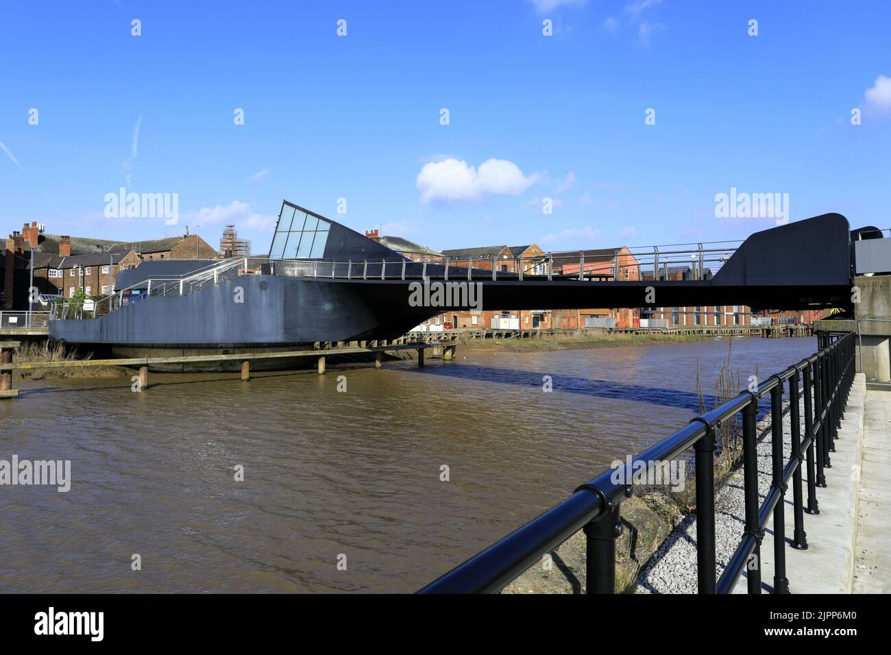 Scale lane bridge hull hi-res stock photography and images - Alamy