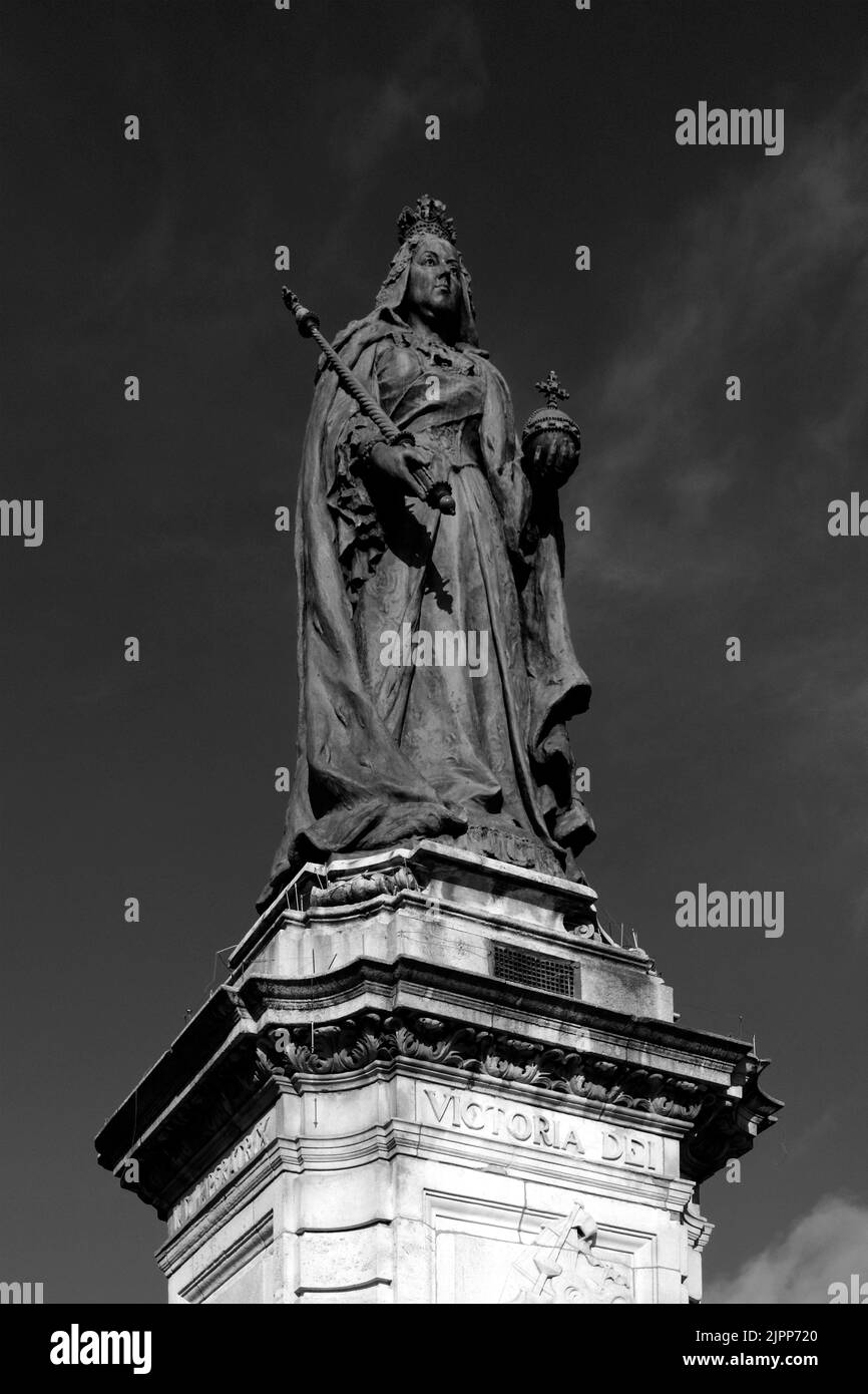 Queen Victoria Statue outside Hull City Hall, Queen Victoria Square, Kingston-upon-Hull, East ...