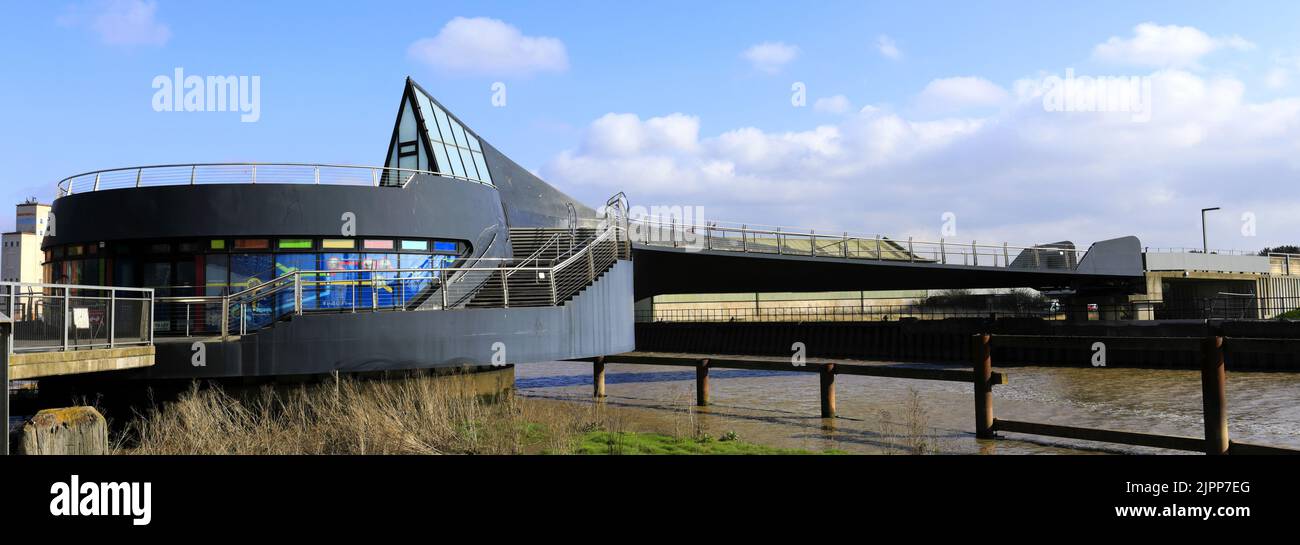 Scale lane bridge hull hi-res stock photography and images - Alamy