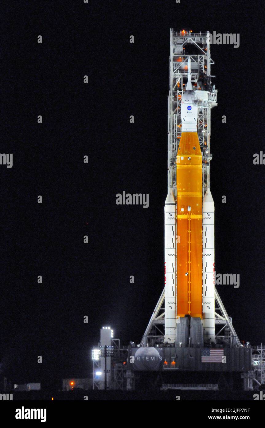 Artemis crawler flags nasa sls clouds ksc boosters moon hi-res stock ...