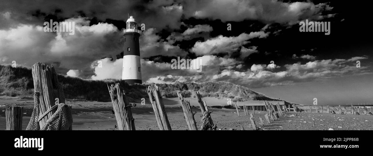 The lighthouse on Spurn Head, East Riding of Yorkshire, Humberside ...