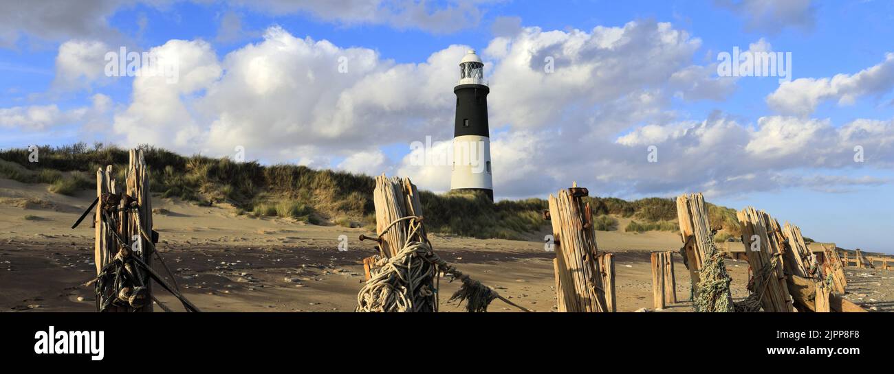The lighthouse on Spurn Head, East Riding of Yorkshire, Humberside ...