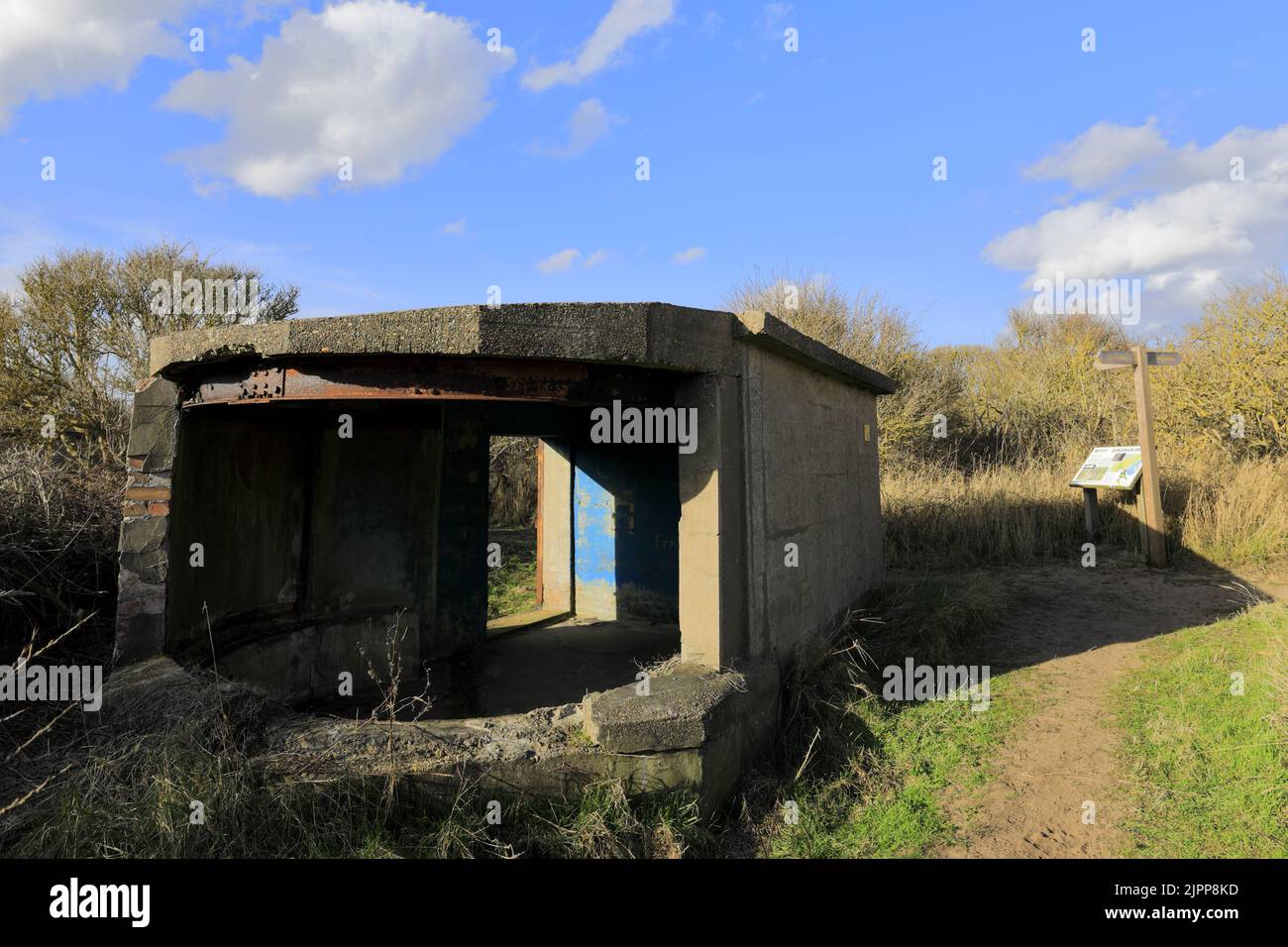 Ww2 gun battery hi-res stock photography and images - Alamy
