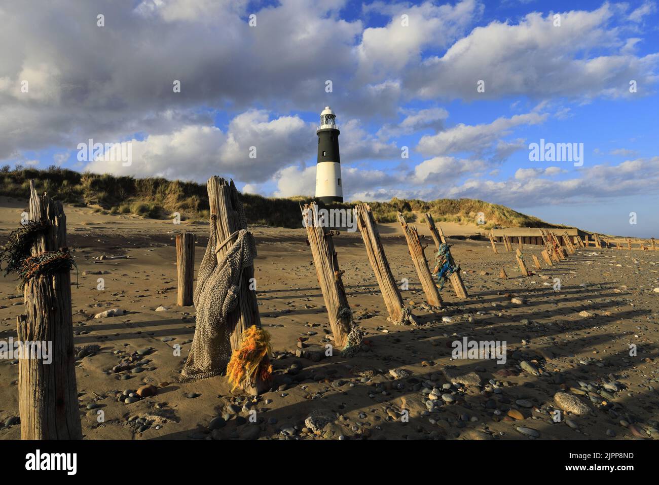 The lighthouse on Spurn Head, East Riding of Yorkshire, Humberside ...