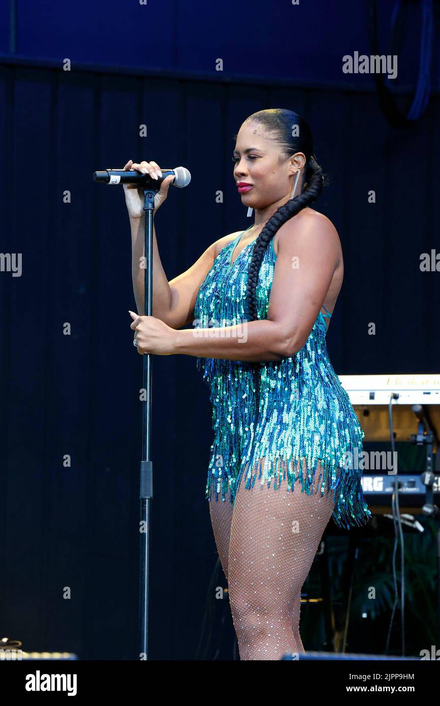 Brownstone Performs At The Dell East Music Center In Philadelphia ...