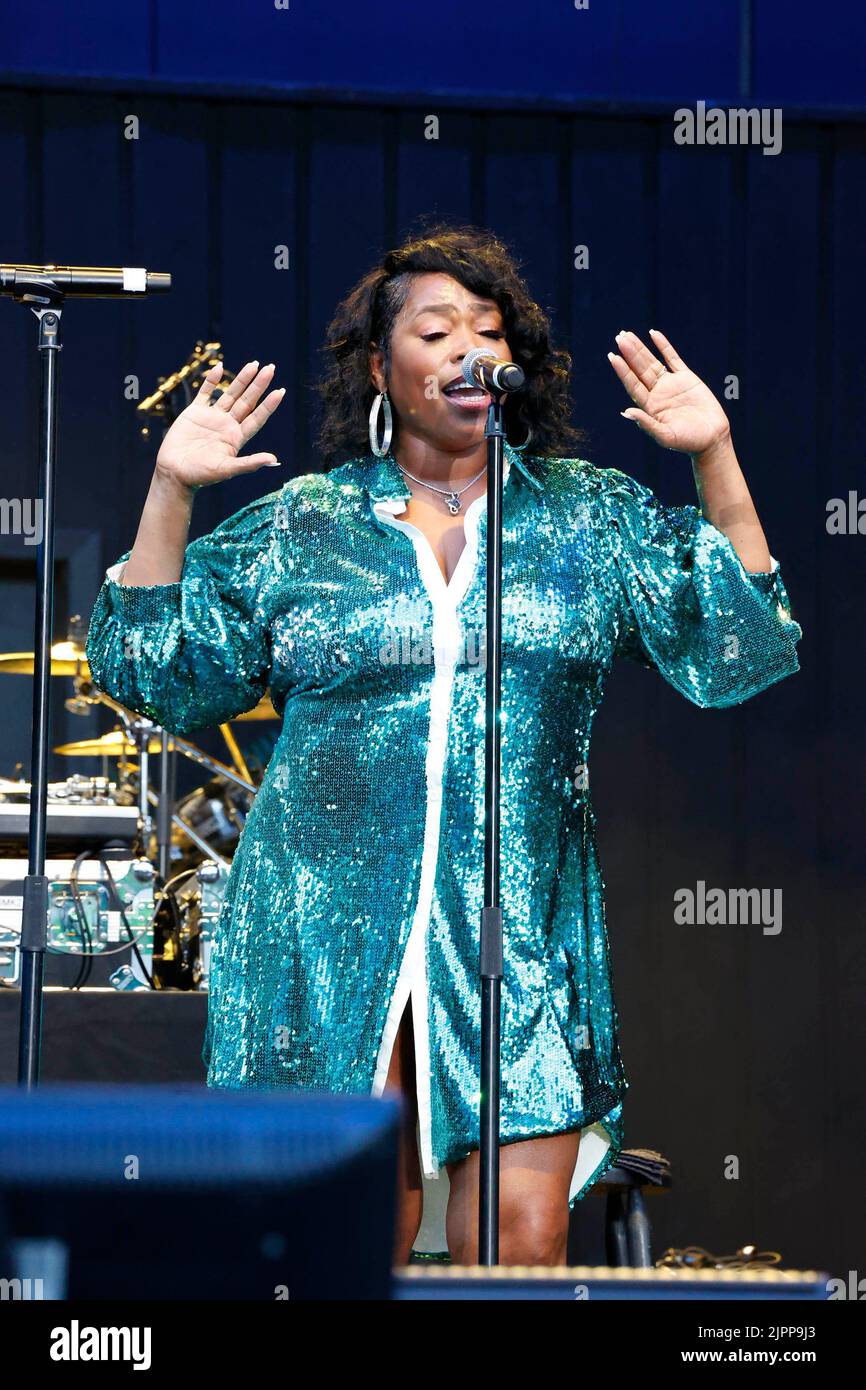 Brownstone Performs At The Dell East Music Center In Philadelphia ...