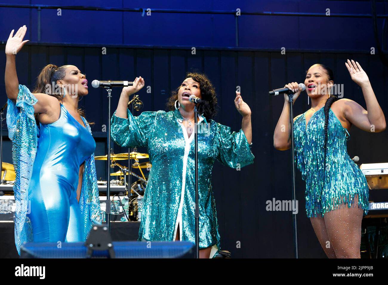 Brownstone Performs At The Dell East Music Center In Philadelphia ...