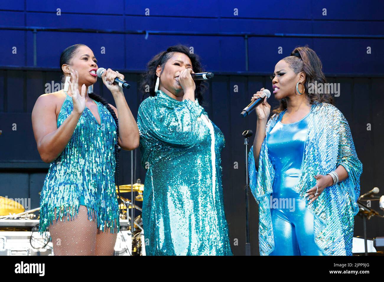 Brownstone Performs At The Dell East Music Center In Philadelphia ...