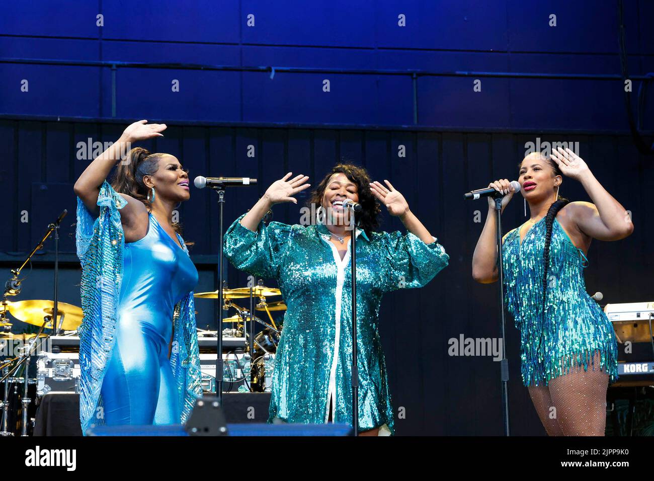 Brownstone Performs At The Dell East Music Center In Philadelphia ...