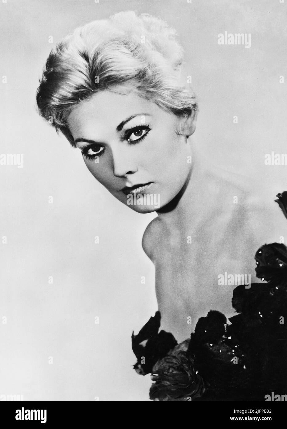 Kim novak actress 1953 hi-res stock photography and images - Alamy