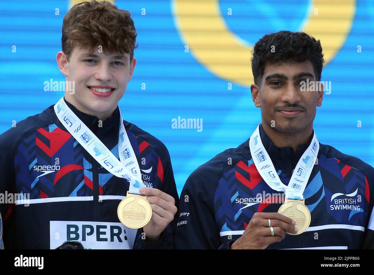 Men's synchronized swimming team hi-res stock photography and images ...