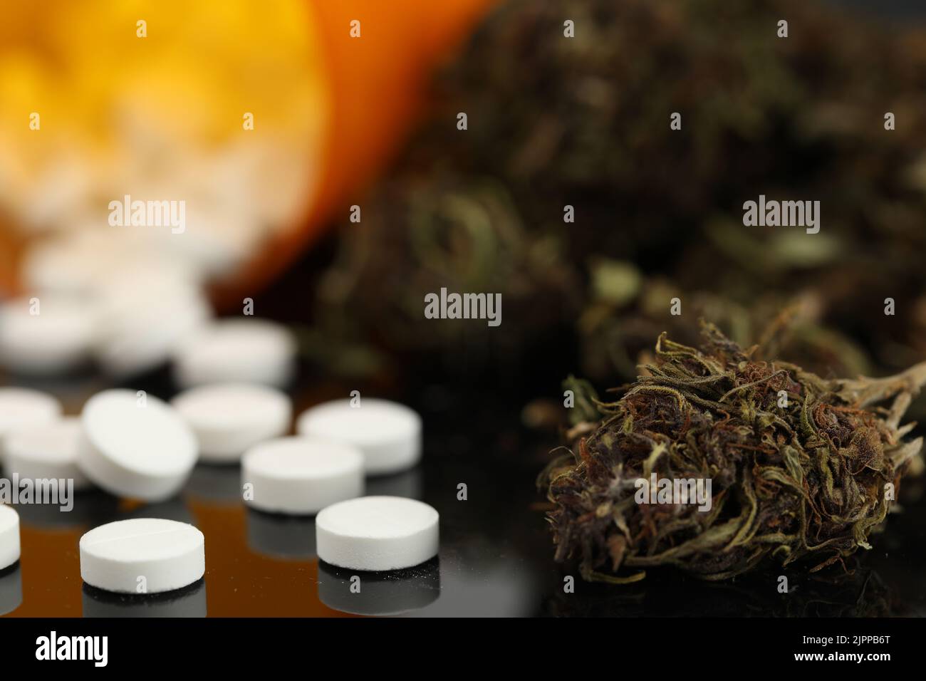 Marijuana buds storage medicinal hi-res stock photography and images ...
