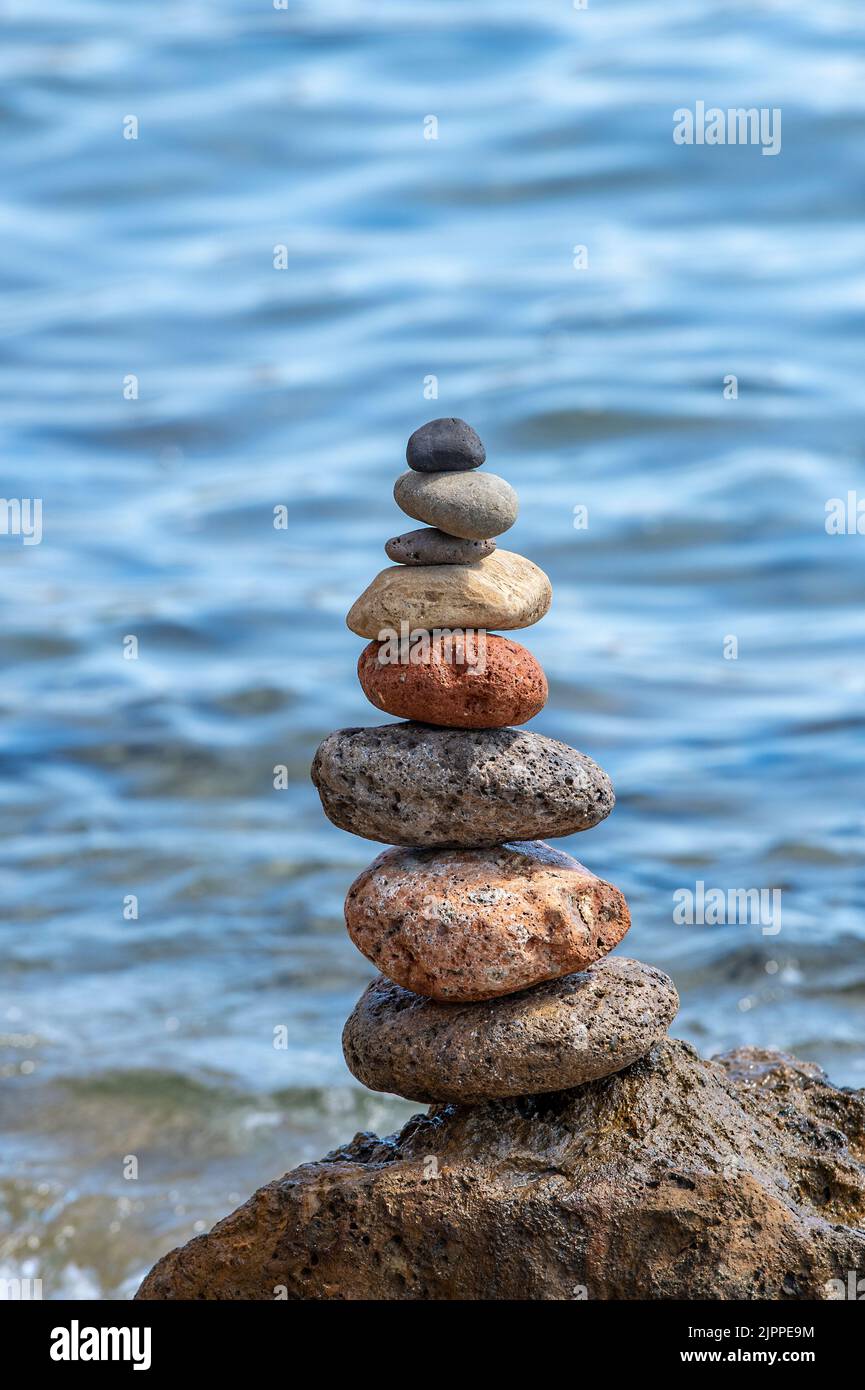 Rock piling arrangements hi-res stock photography and images - Alamy