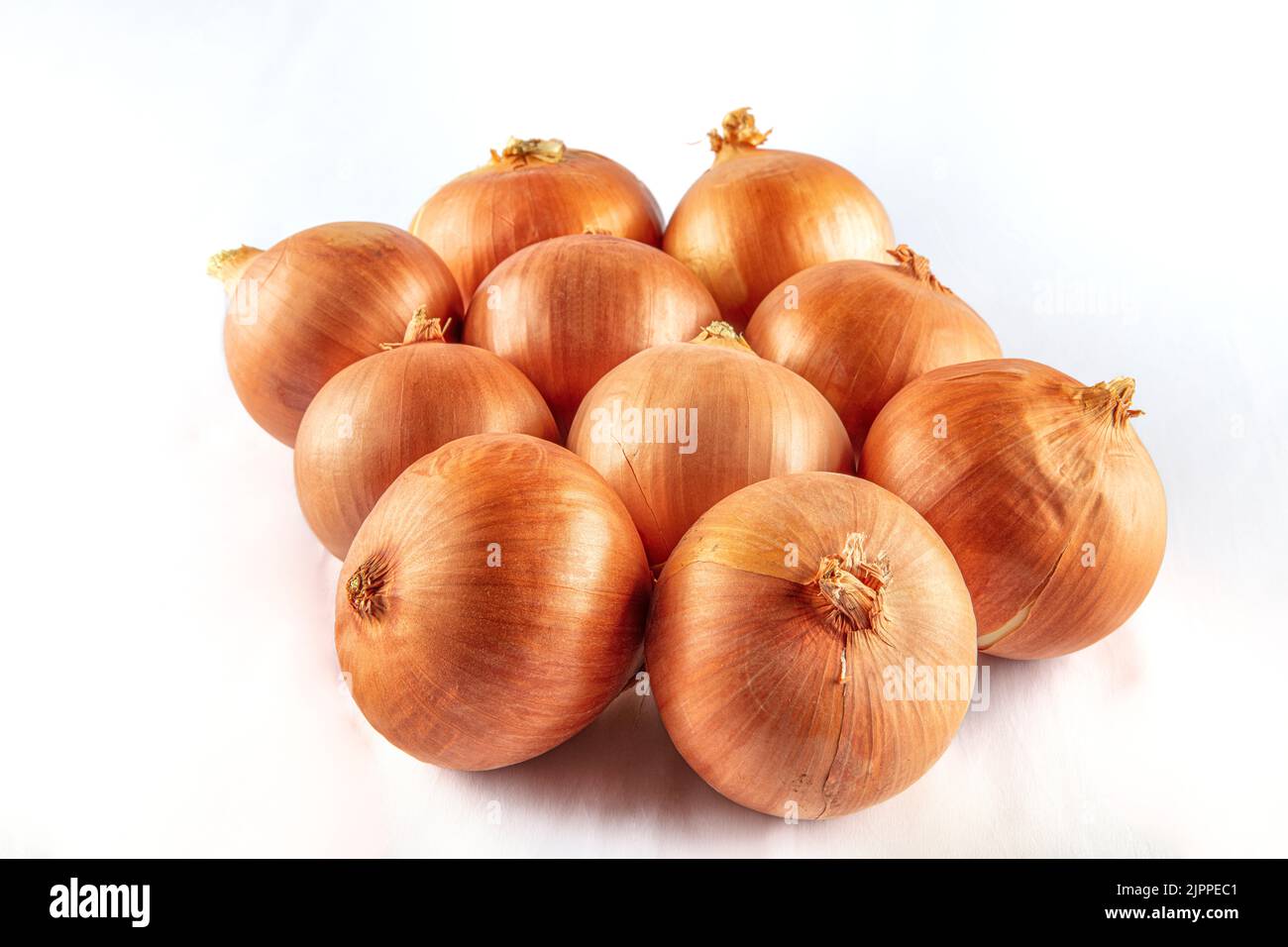 Dried Onions, fresh onions on the market close up photo. Onion pile ...