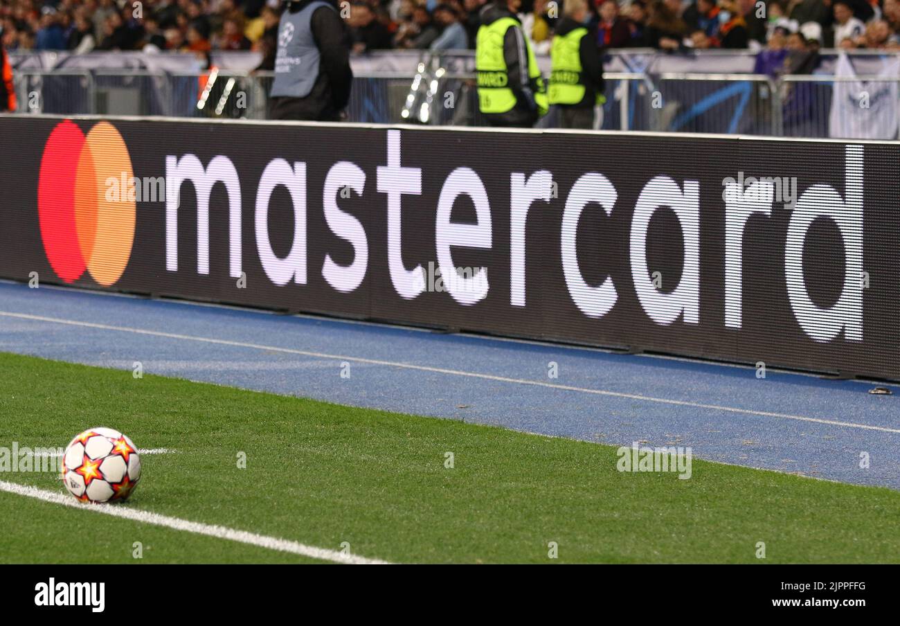 Mastercard advertisement hi-res stock photography and images - Alamy