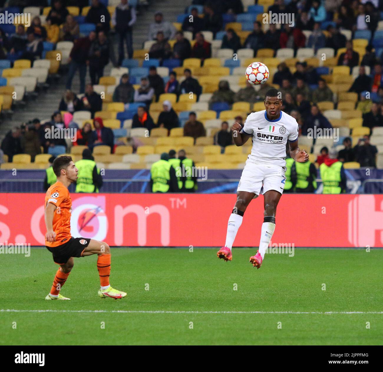 Denzel dumfries inter hi-res stock photography and images - Alamy