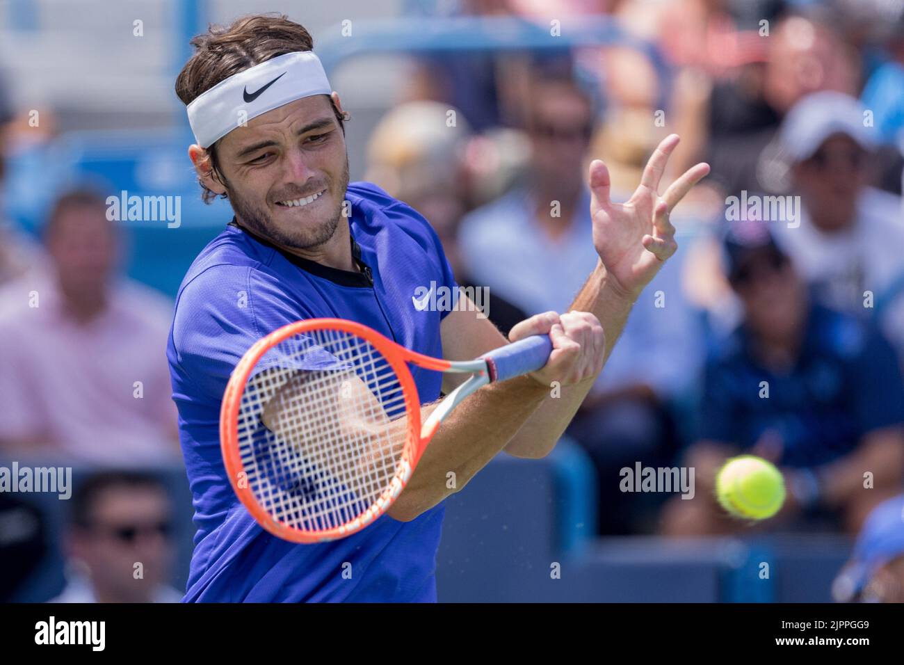 Mason, Ohio, USA. 19th Aug, 2022. Taylor Fritz (USA) hits a forehand ...