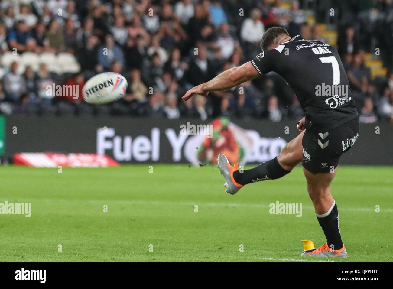 Luke Gale #7 of Hull FC takes a conversion kick Stock Photo - Alamy