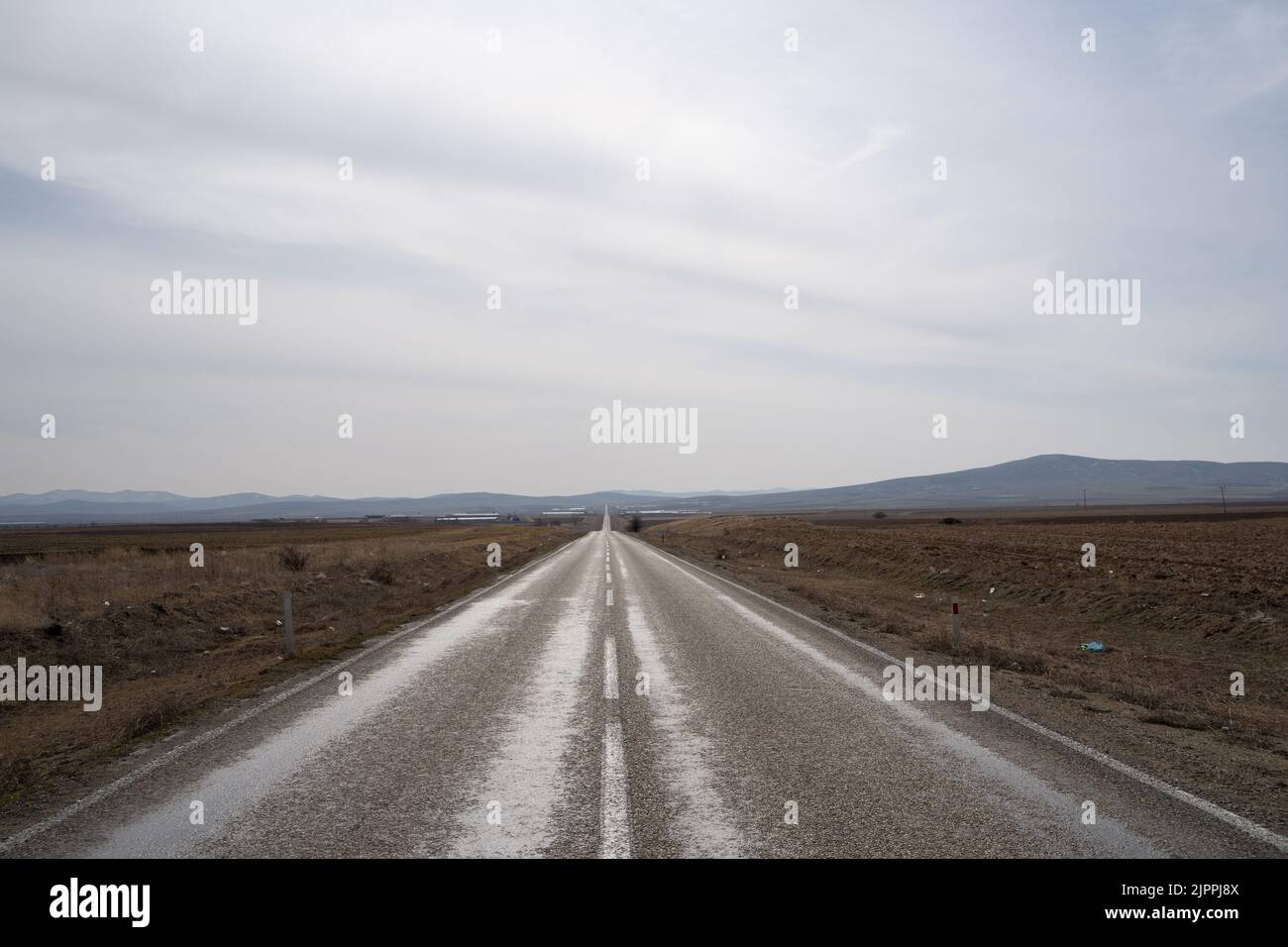Double lane straight road and cloudy sky Stock Photo - Alamy