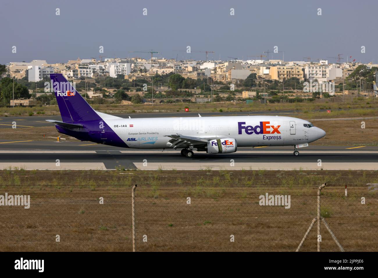 Fedex cargo jet landing hi-res stock photography and images - Alamy