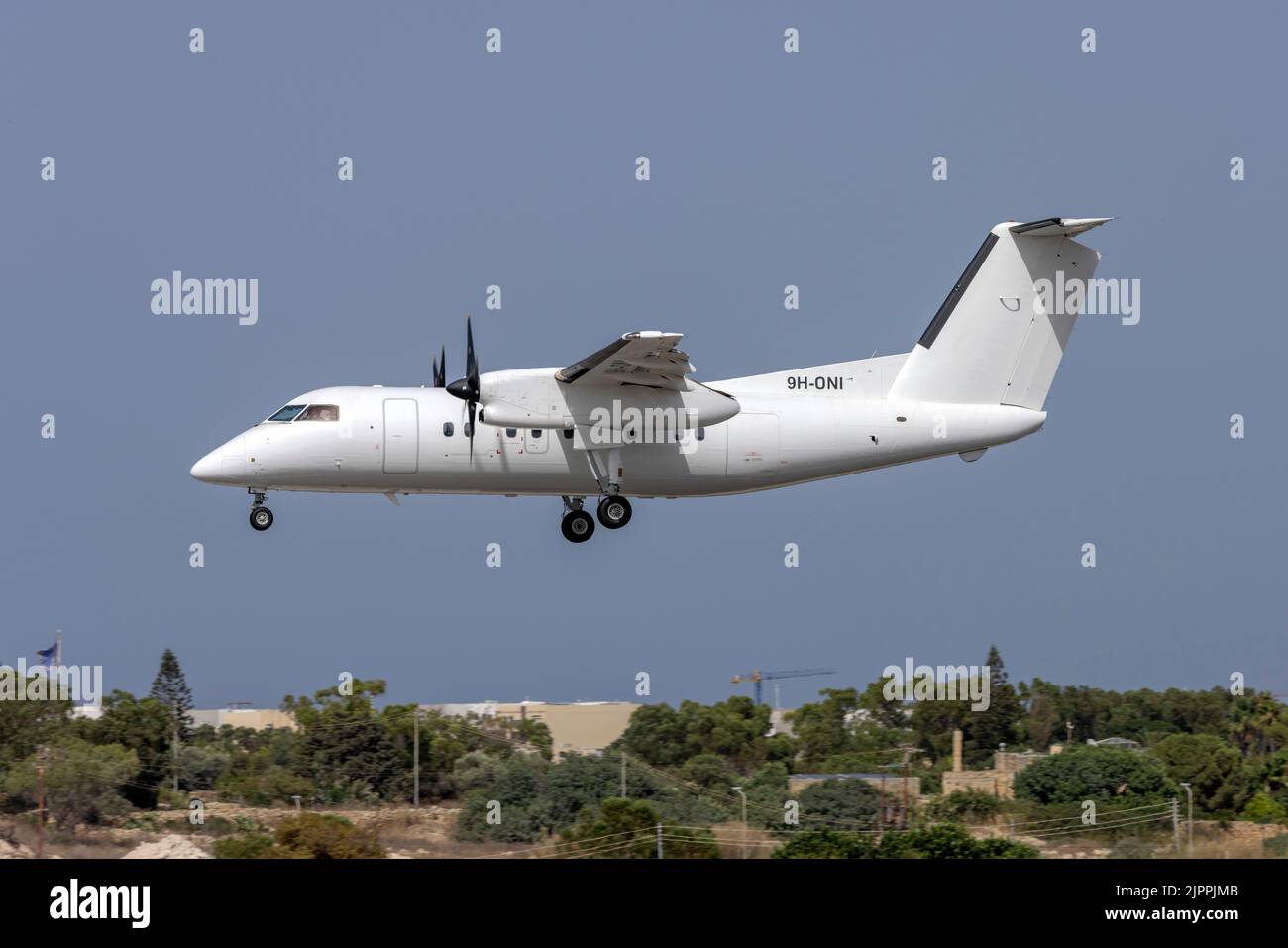 Air CM Global De Havilland Canada DHC-8-100 landing after a very short ...