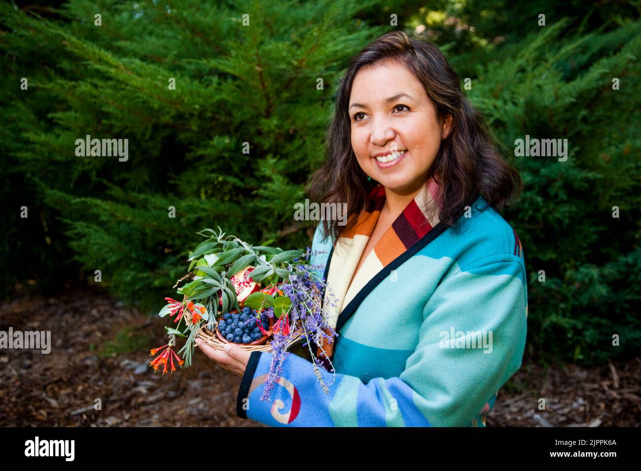 First nations woman hi-res stock photography and images - Alamy