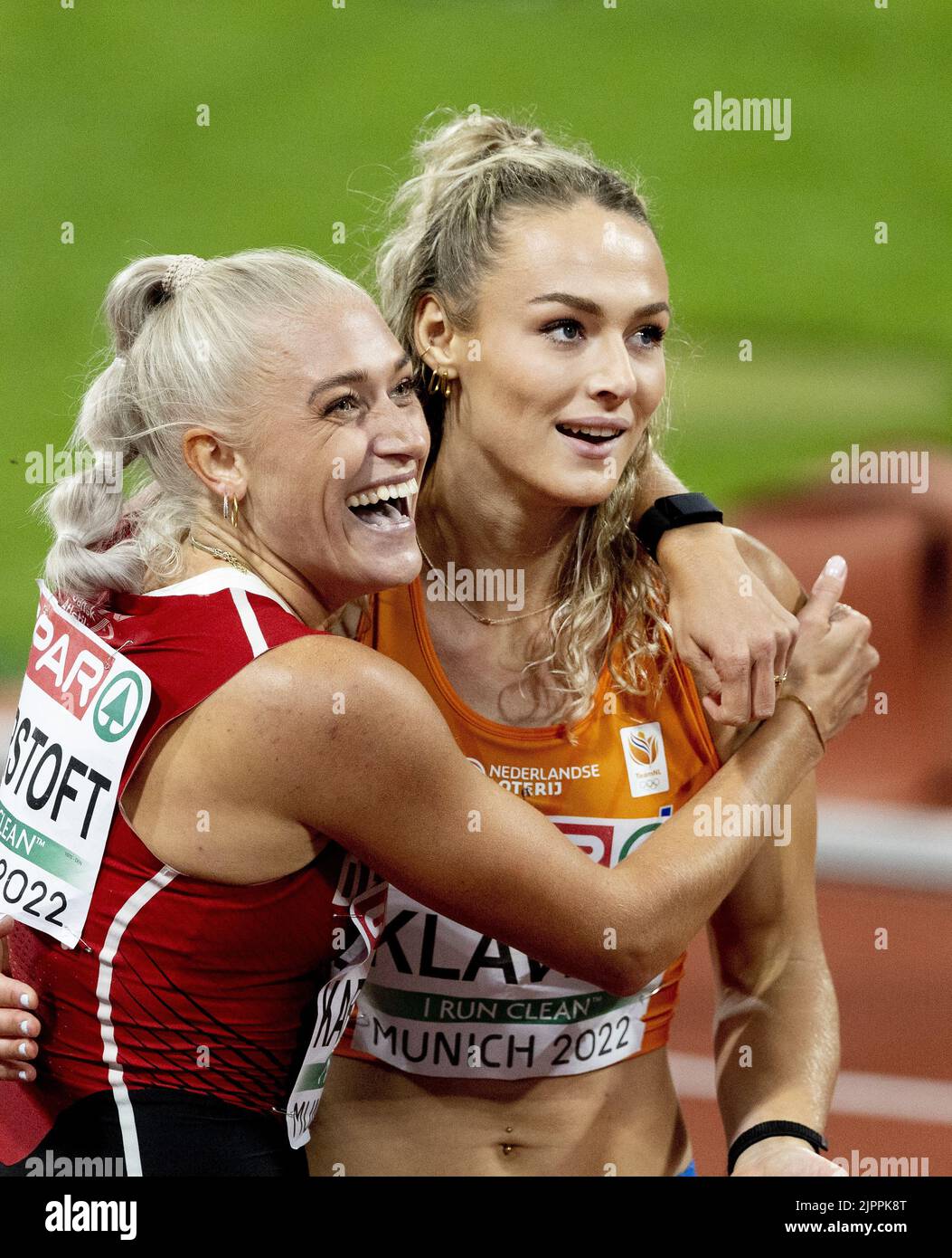 Munich, Germany. 19th Aug 2022. MUNICH - Lieke Klaver (r) with Ida ...
