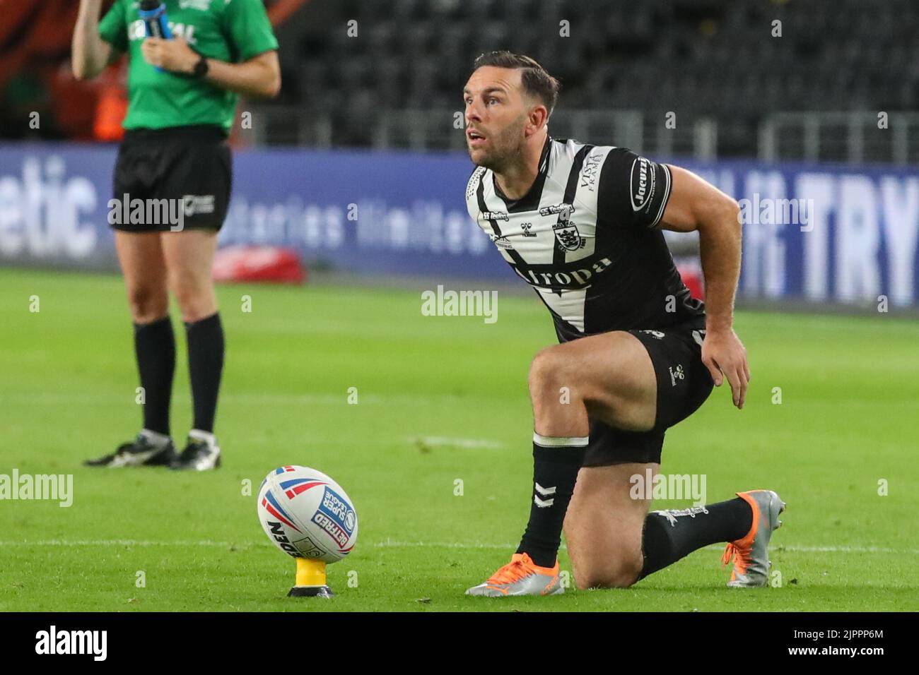 Luke Gale #7 of Hull FC prepares to kick the conversion kick Stock ...