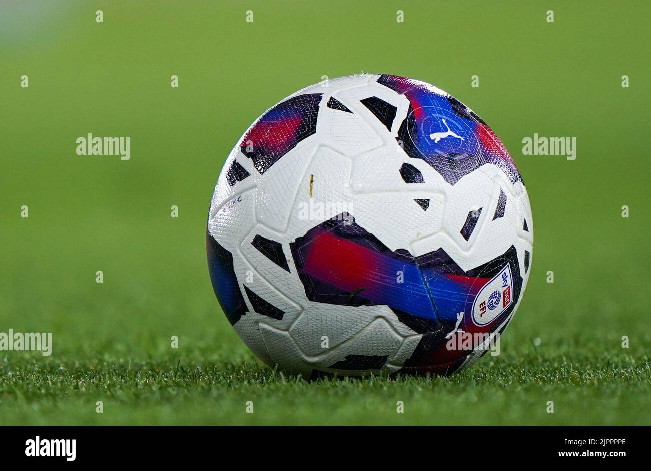 Efl championship ball hi-res stock photography and images - Alamy